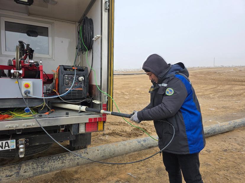 Rahbar va yoshlar ish jarayonida uchrashdi